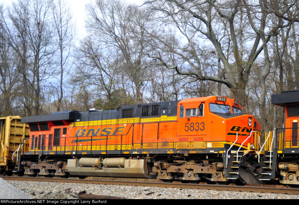 BNSF 5833